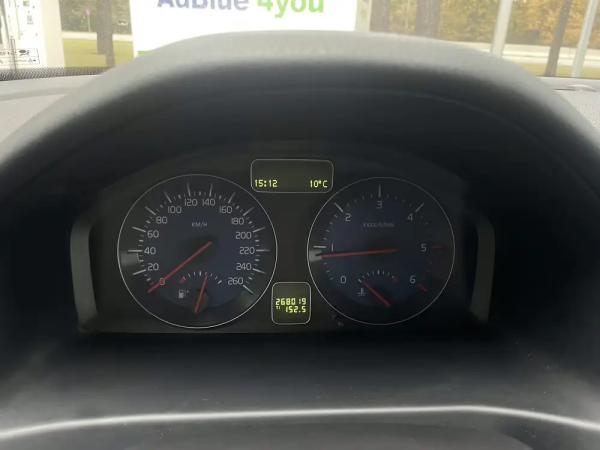 Black Volvo C30 2009 in Riga, with an engine capacity of 1.60 L and mileage of 268 thousand km for 900 €, photo 9 on AUTOMOTO.COM.LV