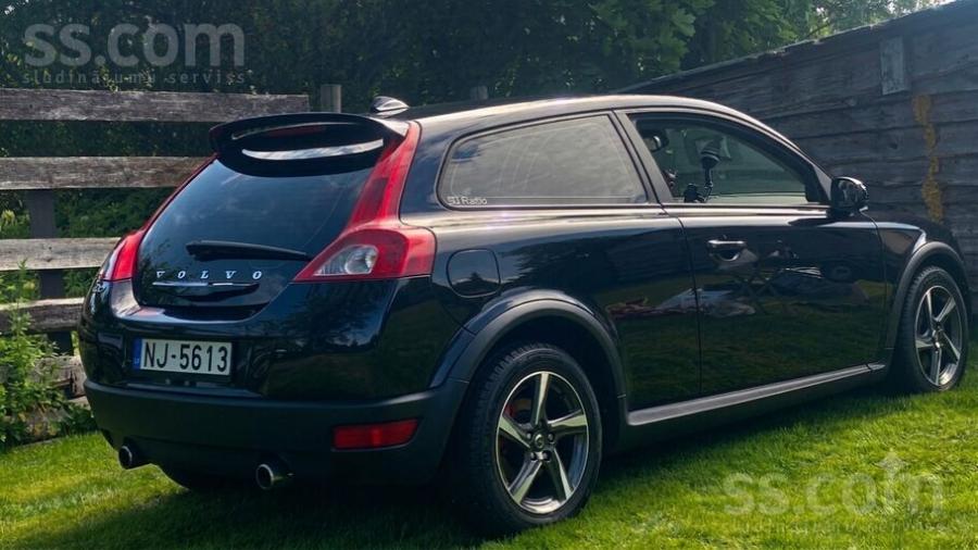 Melns Volvo C30 2009 Rīga, ar dzinēja tilpumu 2.40 L un nobraukumu 269 tūkst. km par 3650 €, foto 1 vietnē AUTOMOTO.COM.LV