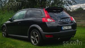 Melns Volvo C30 2009 Rīga, ar dzinēja tilpumu 2.40 L un nobraukumu 269 tūkst. km par 3650 €, foto 4 vietnē AUTOMOTO.COM.LV