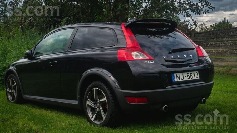 Melns Volvo C30 2009 Rīga, ar dzinēja tilpumu 2.40 L un nobraukumu 269 tūkst. km par 3650 €, foto 4 vietnē AUTOMOTO.COM.LV
