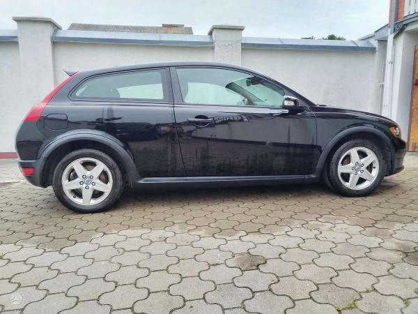 Melns Volvo C30 2009 Radviliškis, ar dzinēja tilpumu 2.00 L un nobraukumu 207 tūkst. km par 4700 €, foto 3 vietnē AUTOMOTO.COM.LV
