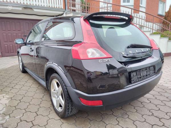Melns Volvo C30 2009 Radviliškis, ar dzinēja tilpumu 2.00 L un nobraukumu 207 tūkst. km par 4700 €, foto 5 vietnē AUTOMOTO.COM.LV