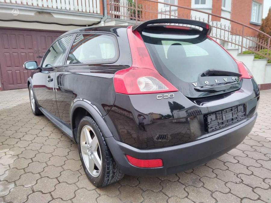 Melns Volvo C30 2009 Radviliškis, ar dzinēja tilpumu 2.00 L un nobraukumu 207 tūkst. km par 4700 €, foto 6 vietnē AUTOMOTO.COM.LV