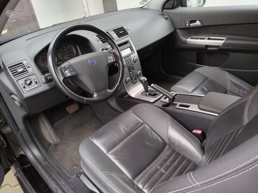 Melns Volvo C30 2009 Radviliškis, ar dzinēja tilpumu 2.00 L un nobraukumu 207 tūkst. km par 4700 €, foto 10 vietnē AUTOMOTO.COM.LV