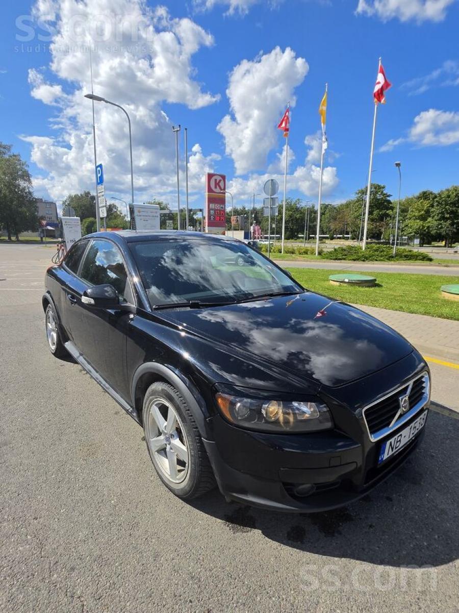 Melns Volvo C30 2009 Rīga, ar dzinēja tilpumu 1.60 L un nobraukumu 278 tūkst. km par 2350 €, foto 1 vietnē AUTOMOTO.COM.LV