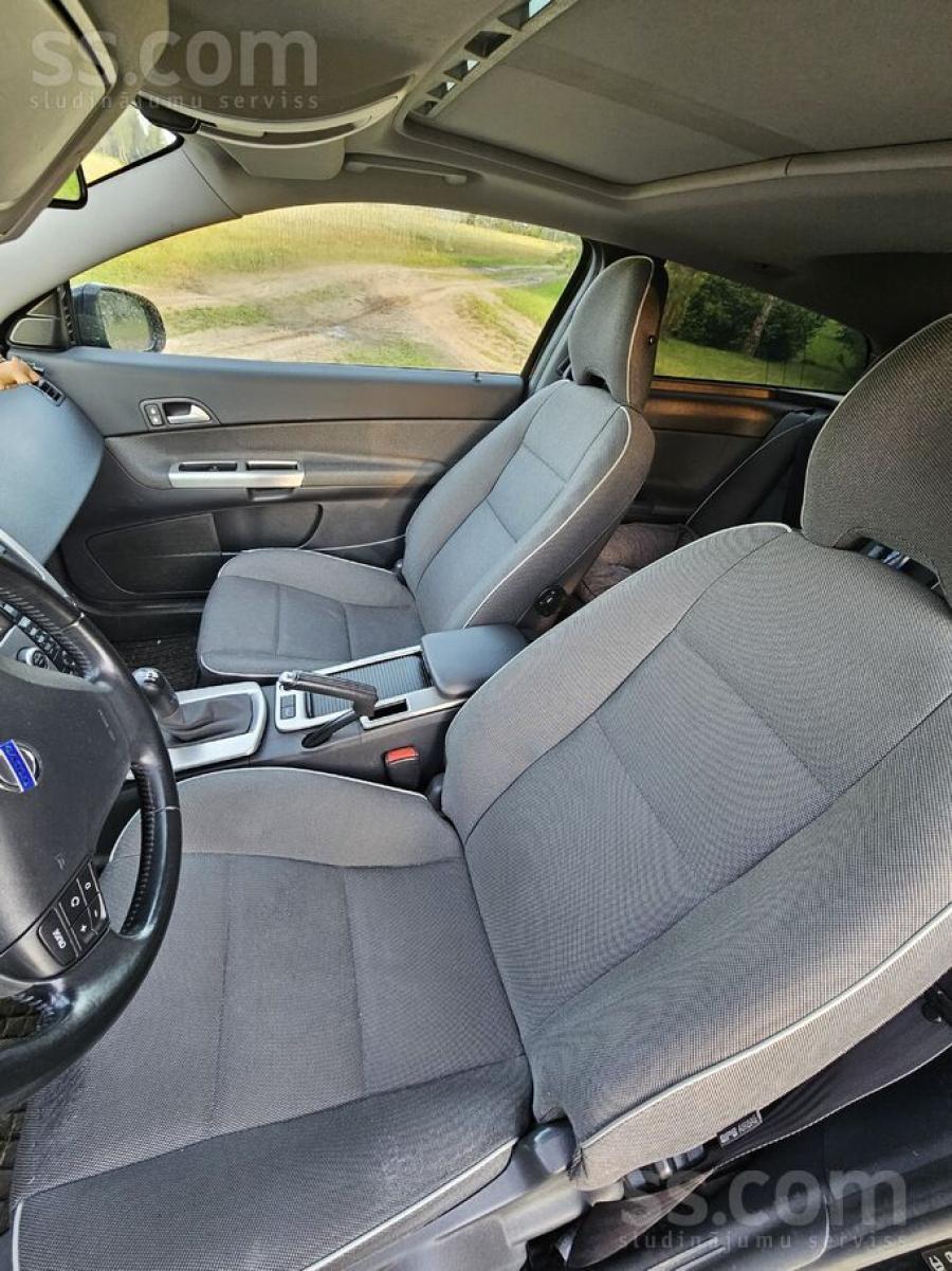 Melns Volvo C30 2009 Rīga, ar dzinēja tilpumu 1.60 L un nobraukumu 278 tūkst. km par 2350 €, foto 7 vietnē AUTOMOTO.COM.LV