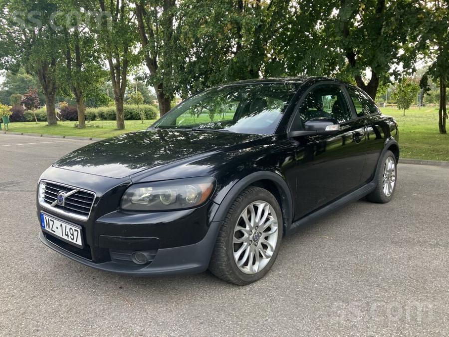 Black Volvo C30 2009 in Bauska, with an engine capacity of 1.60 L and mileage of 232 thousand km for 2450 €, photo 1 on AUTOMOTO.COM.LV