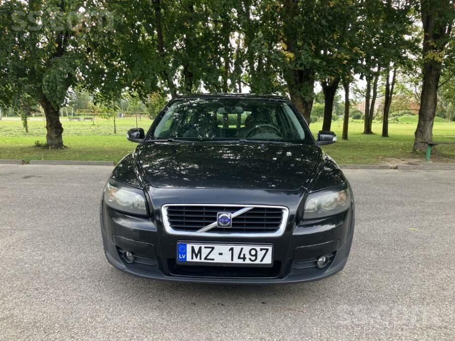 Black Volvo C30 2009 in Bauska, with an engine capacity of 1.60 L and mileage of 232 thousand km for 2450 €, photo 3 on AUTOMOTO.COM.LV