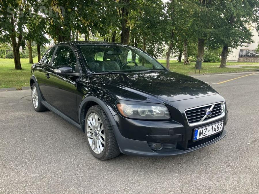 Black Volvo C30 2009 in Bauska, with an engine capacity of 1.60 L and mileage of 232 thousand km for 2450 €, photo 4 on AUTOMOTO.COM.LV