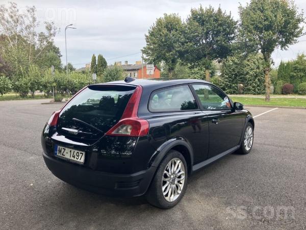 Black Volvo C30 2009 in Bauska, with an engine capacity of 1.60 L and mileage of 232 thousand km for 2450 €, photo 5 on AUTOMOTO.COM.LV