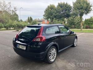 Black Volvo C30 2009 in Bauska, with an engine capacity of 1.60 L and mileage of 232 thousand km for 2450 €, photo 5 on AUTOMOTO.COM.LV