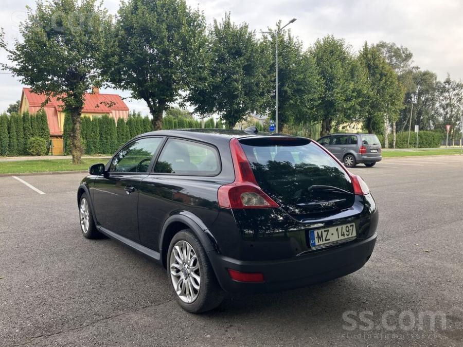 Black Volvo C30 2009 in Bauska, with an engine capacity of 1.60 L and mileage of 232 thousand km for 2450 €, photo 6 on AUTOMOTO.COM.LV