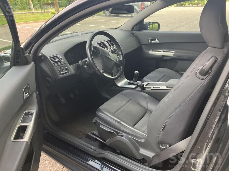 Black Volvo C30 2009 in Bauska, with an engine capacity of 1.60 L and mileage of 232 thousand km for 2450 €, photo 7 on AUTOMOTO.COM.LV