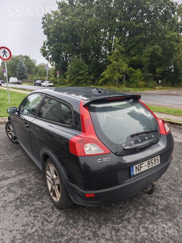 Melns Volvo C30 2009 Rīga, ar dzinēja tilpumu 1.60 L un nobraukumu 366 tūkst. km par 1100 €, foto 1 vietnē AUTOMOTO.COM.LV