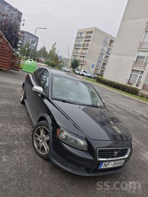 Black Volvo C30 2009 in Riga, with an engine capacity of 1.60 L and mileage of 366 thousand km for 1100 €, photo 6 on AUTOMOTO.COM.LV