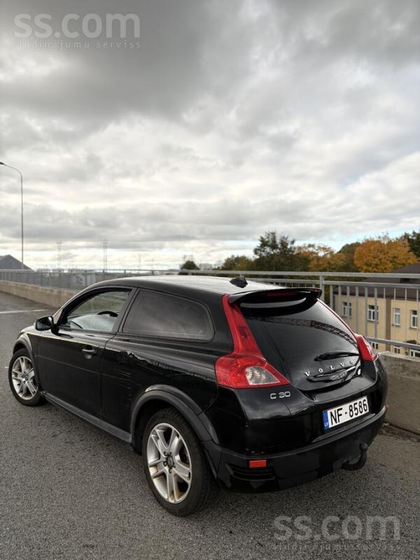 Melns Volvo C30 2009 Rīga, ar dzinēja tilpumu 1.60 L un nobraukumu 367 tūkst. km par 2050 €, foto 3 vietnē AUTOMOTO.COM.LV
