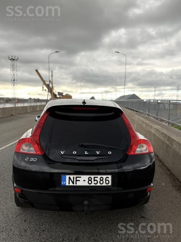Melns Volvo C30 2009 Rīga, ar dzinēja tilpumu 1.60 L un nobraukumu 367 tūkst. km par 2050 €, foto 4 vietnē AUTOMOTO.COM.LV