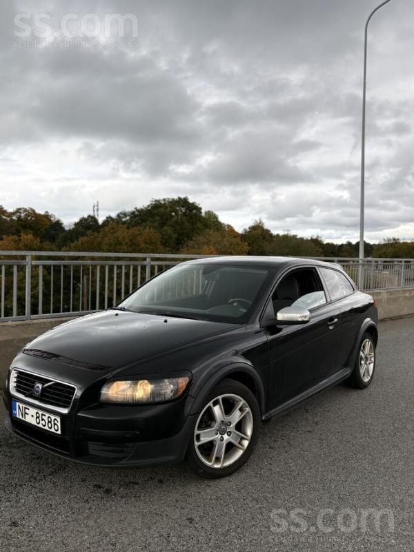 Melns Volvo C30 2009 Rīga, ar dzinēja tilpumu 1.60 L un nobraukumu 367 tūkst. km par 2050 €, foto 6 vietnē AUTOMOTO.COM.LV