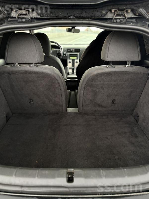 Melns Volvo C30 2009 Rīga, ar dzinēja tilpumu 1.60 L un nobraukumu 367 tūkst. km par 2050 €, foto 8 vietnē AUTOMOTO.COM.LV