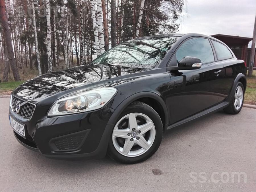 Black Volvo C30 2010 in Riga, with an engine capacity of 1.60 L and mileage of 104 thousand km for 4400 €, photo 1 on AUTOMOTO.COM.LV