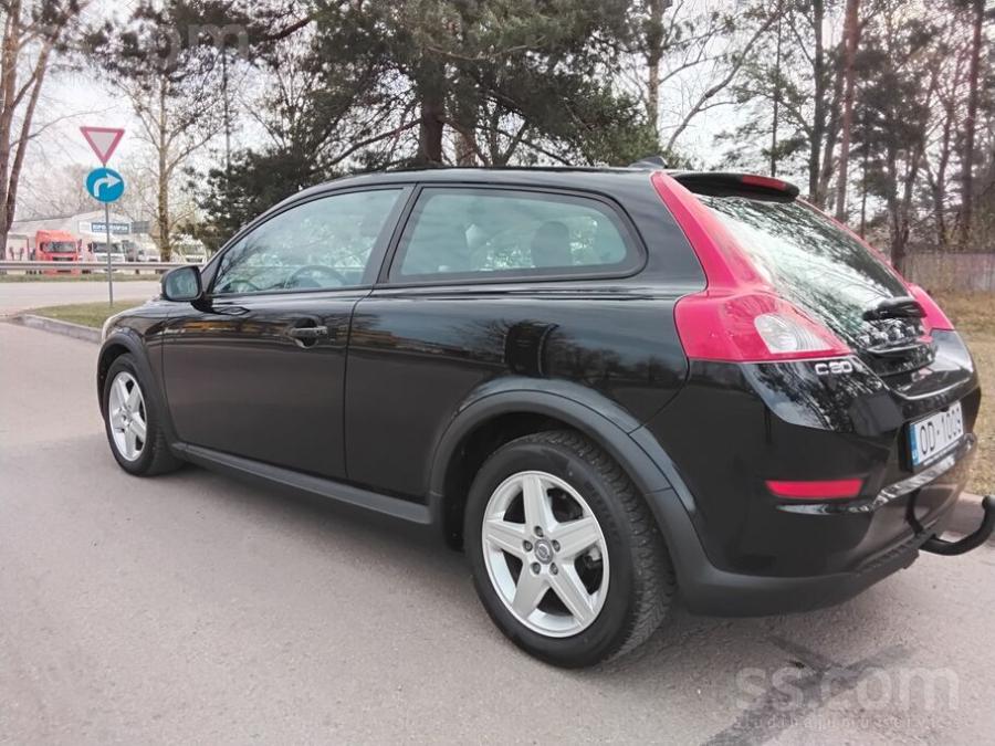 Black Volvo C30 2010 in Riga, with an engine capacity of 1.60 L and mileage of 104 thousand km for 4400 €, photo 2 on AUTOMOTO.COM.LV