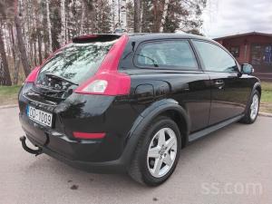 Black Volvo C30 2010 in Riga, with an engine capacity of 1.60 L and mileage of 104 thousand km for 4400 €, photo 4 on AUTOMOTO.COM.LV
