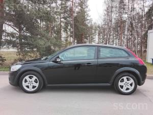 Black Volvo C30 2010 in Riga, with an engine capacity of 1.60 L and mileage of 104 thousand km for 4400 €, photo 5 on AUTOMOTO.COM.LV
