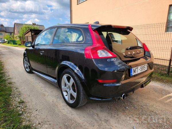 Black Volvo C30 2010 in Jelgava, with an engine capacity of 1.60 L and mileage of 249 thousand km for 4200 €, photo 4 on AUTOMOTO.COM.LV