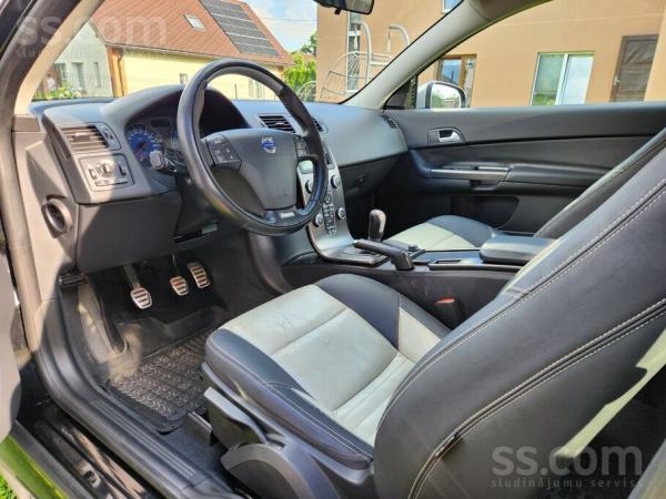 Black Volvo C30 2010 in Jelgava, with an engine capacity of 1.60 L and mileage of 249 thousand km for 4200 €, photo 6 on AUTOMOTO.COM.LV