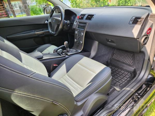 Black Volvo C30 2010 in Jelgava, with an engine capacity of 1.60 L and mileage of 249 thousand km for 4200 €, photo 7 on AUTOMOTO.COM.LV