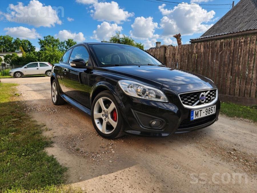 Melns Volvo C30 2010 Jelgava, ar dzinēja tilpumu 1.60 L un nobraukumu 249 tūkst. km par 3800 €, foto 1 vietnē AUTOMOTO.COM.LV