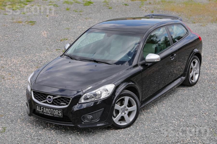 Black Volvo C30 2010 in Riga, with an engine capacity of 2.00 L and mileage of 323 thousand km for 5990 €, photo 6 on AUTOMOTO.COM.LV