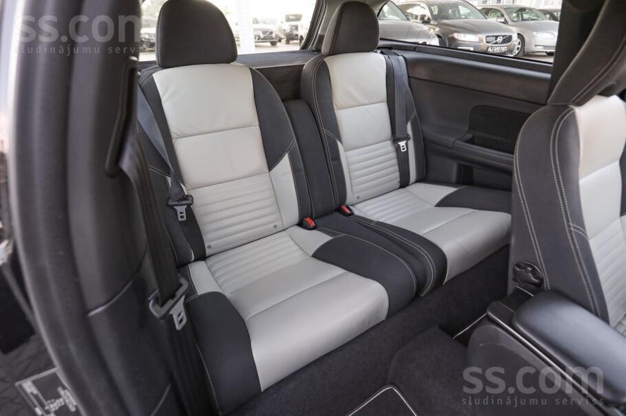 Black Volvo C30 2010 in Riga, with an engine capacity of 2.00 L and mileage of 323 thousand km for 5990 €, photo 10 on AUTOMOTO.COM.LV