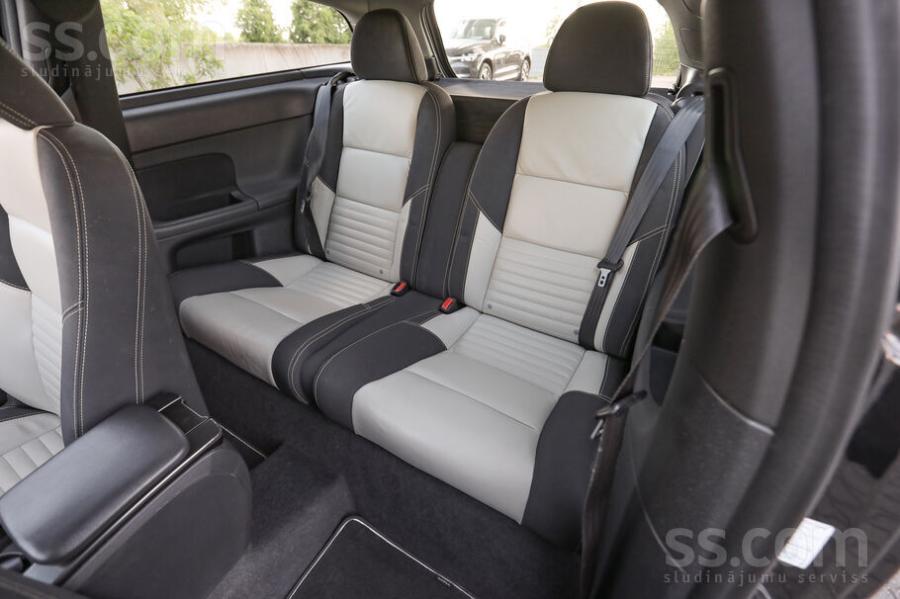 Black Volvo C30 2010 in Riga, with an engine capacity of 2.00 L and mileage of 323 thousand km for 5990 €, photo 11 on AUTOMOTO.COM.LV