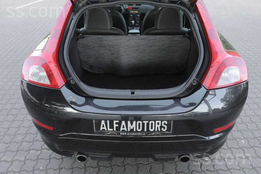 Black Volvo C30 2010 in Riga, with an engine capacity of 2.00 L and mileage of 323 thousand km for 5990 €, photo 12 on AUTOMOTO.COM.LV