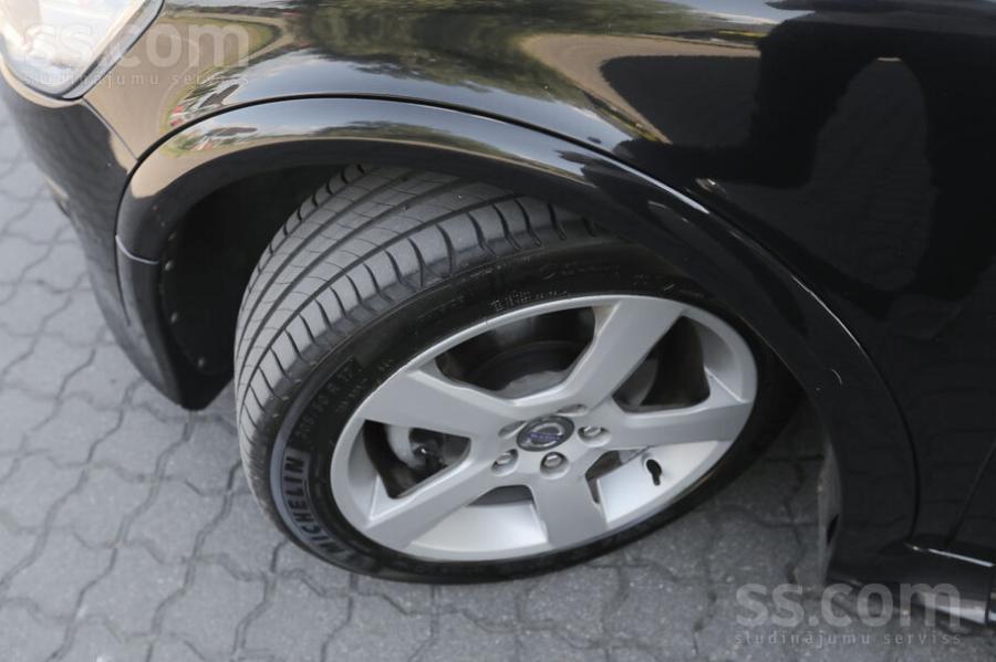 Black Volvo C30 2010 in Riga, with an engine capacity of 2.00 L and mileage of 323 thousand km for 5990 €, photo 17 on AUTOMOTO.COM.LV