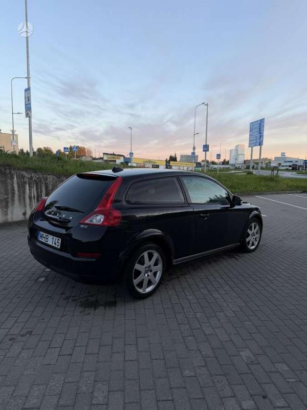 Melns Volvo C30 2010 Utena, ar dzinēja tilpumu 2.00 L un nobraukumu 272 tūkst. km par 3300 €, foto 3 vietnē AUTOMOTO.COM.LV