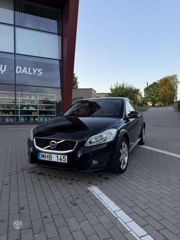 Melns Volvo C30 2010 Utena, ar dzinēja tilpumu 2.00 L un nobraukumu 272 tūkst. km par 3300 €, foto 5 vietnē AUTOMOTO.COM.LV