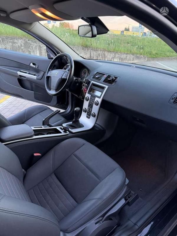 Melns Volvo C30 2010 Utena, ar dzinēja tilpumu 2.00 L un nobraukumu 272 tūkst. km par 3300 €, foto 7 vietnē AUTOMOTO.COM.LV