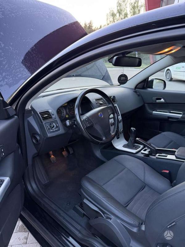 Melns Volvo C30 2010 Utena, ar dzinēja tilpumu 2.00 L un nobraukumu 272 tūkst. km par 3300 €, foto 8 vietnē AUTOMOTO.COM.LV