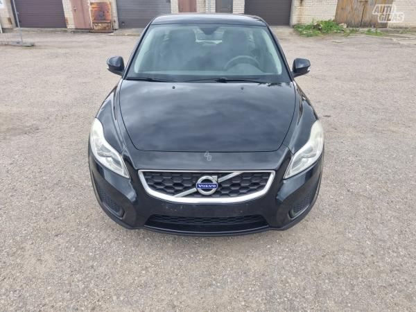 Black Volvo C30 2010 in Pakruojis, with an engine capacity of 1.60 L and mileage of 215 thousand km for 2200 €, photo 2 on AUTOMOTO.COM.LV