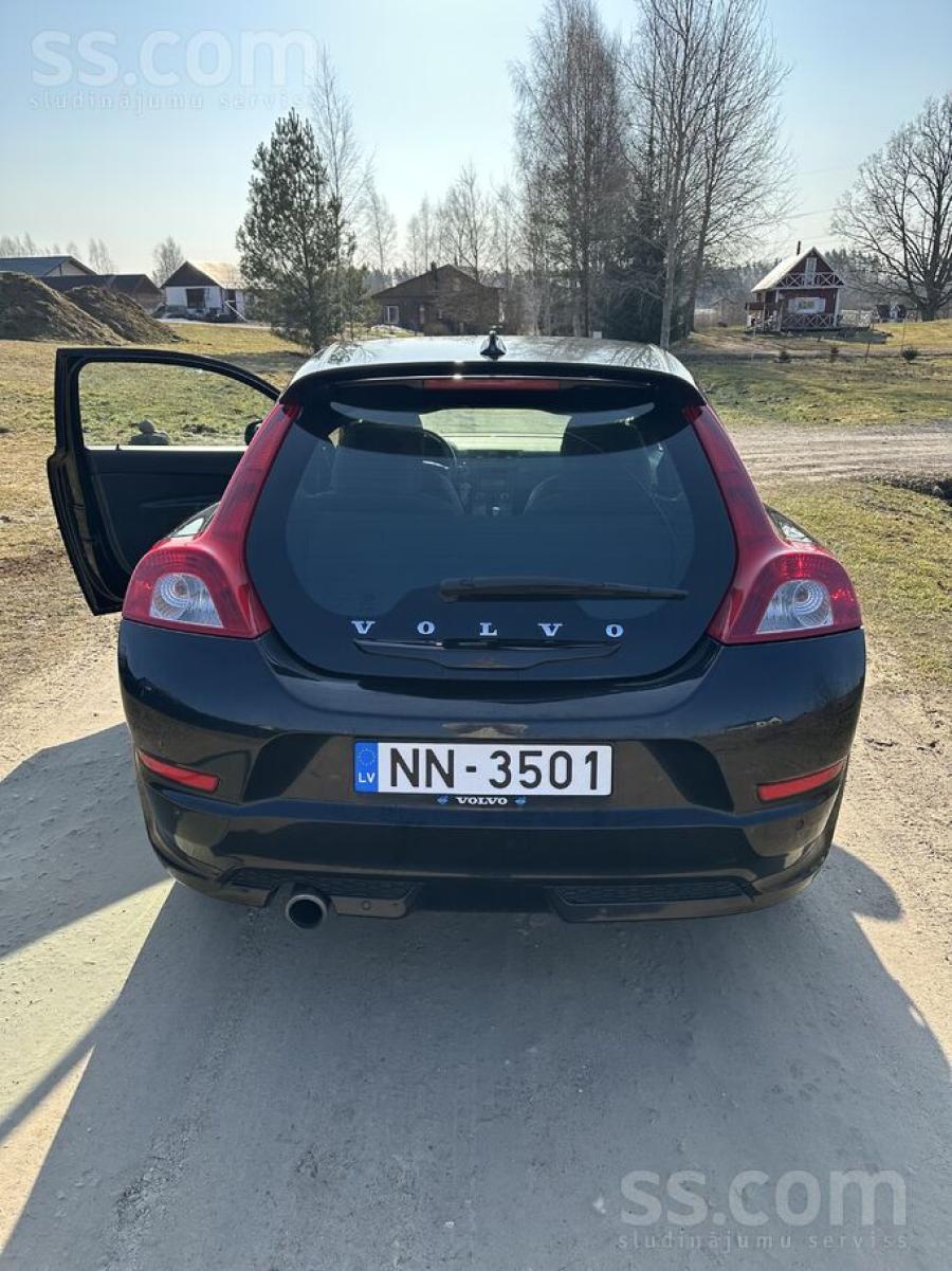 Black Volvo C30 2010 in Riga, with an engine capacity of 2.00 L and mileage of 375 thousand km for 5000 €, photo 1 on AUTOMOTO.COM.LV