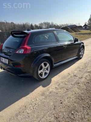 Black Volvo C30 2010 in Riga, with an engine capacity of 2.00 L and mileage of 375 thousand km for 5000 €, photo 4 on AUTOMOTO.COM.LV
