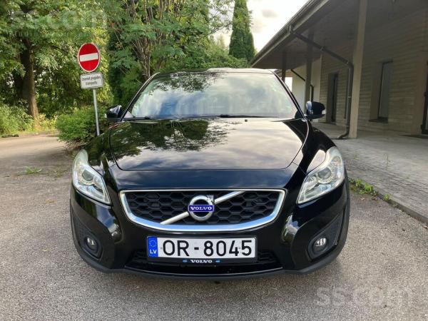 Melns Volvo C30 2010 Bauska, ar dzinēja tilpumu 2.00 L un nobraukumu 290 tūkst. km par 4450 €, foto 3 vietnē AUTOMOTO.COM.LV
