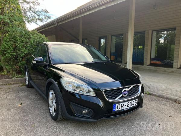 Melns Volvo C30 2010 Bauska, ar dzinēja tilpumu 2.00 L un nobraukumu 290 tūkst. km par 4450 €, foto 4 vietnē AUTOMOTO.COM.LV