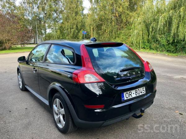 Melns Volvo C30 2010 Bauska, ar dzinēja tilpumu 2.00 L un nobraukumu 290 tūkst. km par 4450 €, foto 8 vietnē AUTOMOTO.COM.LV