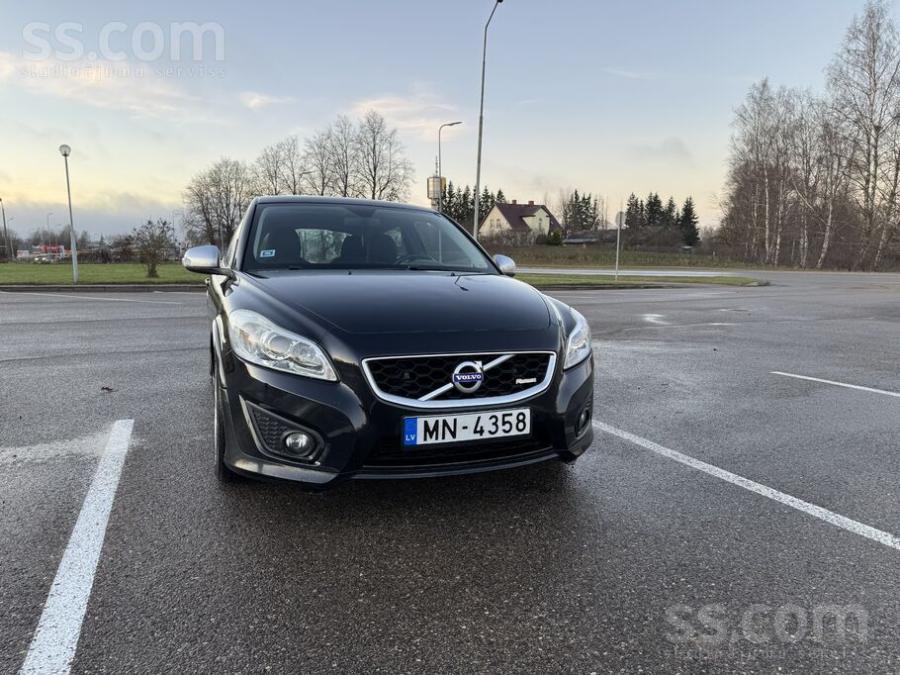 Melns Volvo C30 2011 Rīga, ar dzinēja tilpumu 1.60 L un nobraukumu 277 tūkst. km par 4100 €, foto 1 vietnē AUTOMOTO.COM.LV