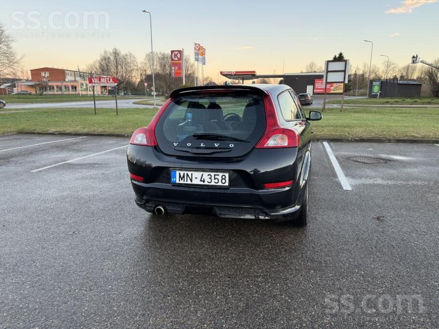 Melns Volvo C30 2011 Rīga, ar dzinēja tilpumu 1.60 L un nobraukumu 277 tūkst. km par 4100 €, foto 8 vietnē AUTOMOTO.COM.LV