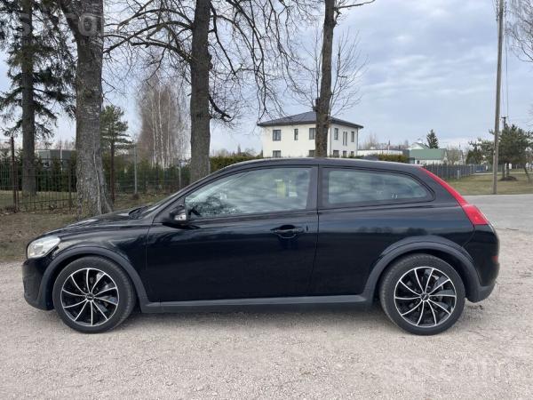 Black Volvo C30 2011 in Riga, with an engine capacity of 1.60 L and mileage of 223 thousand km for 3890 €, photo 2 on AUTOMOTO.COM.LV