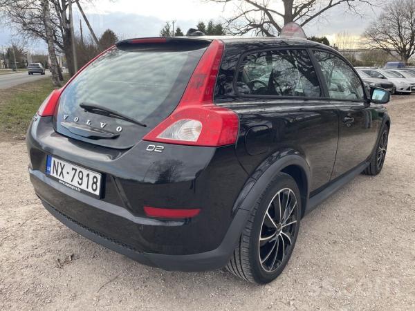 Black Volvo C30 2011 in Riga, with an engine capacity of 1.60 L and mileage of 223 thousand km for 3890 €, photo 5 on AUTOMOTO.COM.LV